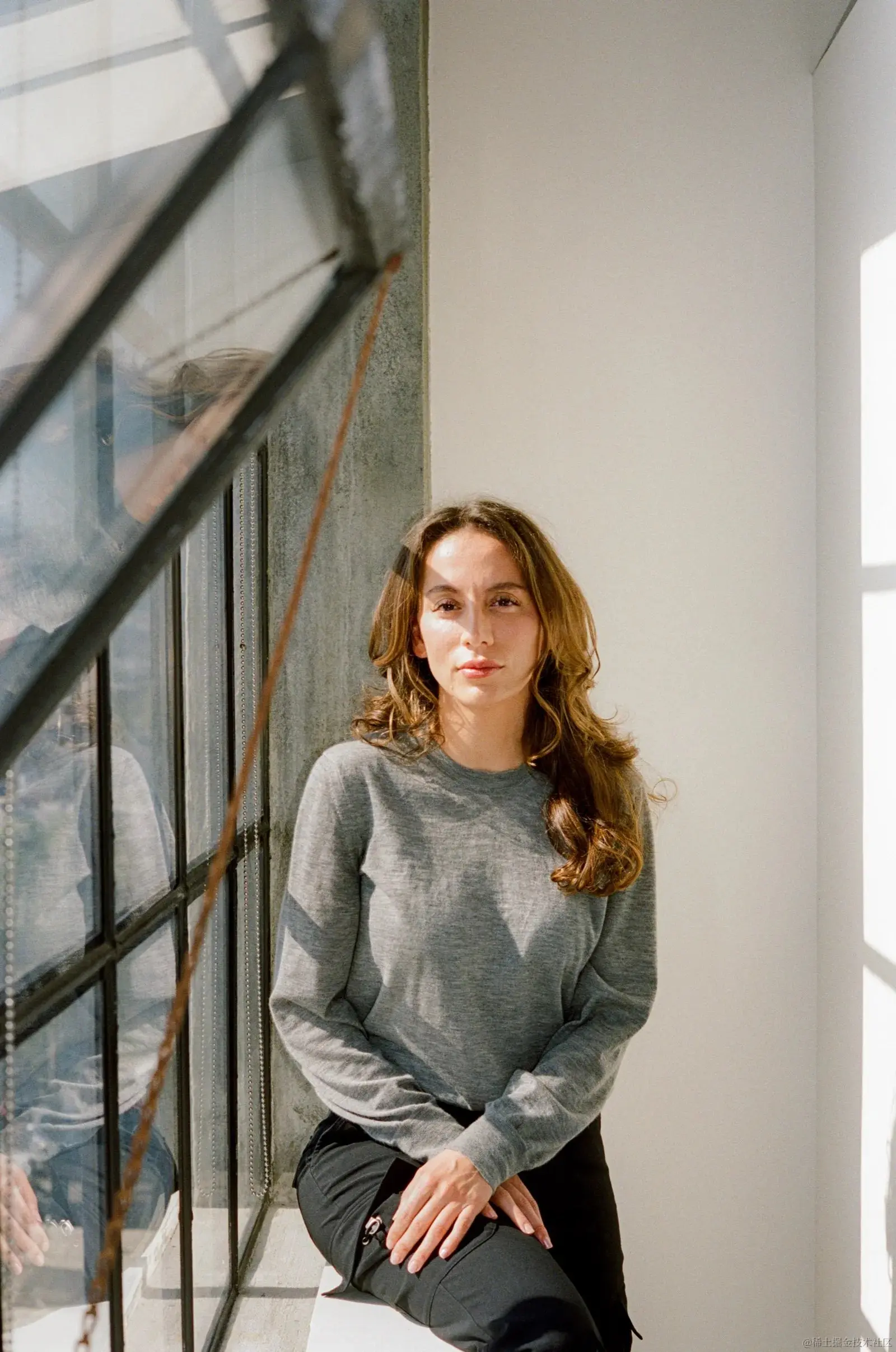 微软与 OpenAI 合作背后的故事最近 OpenAI 的新闻闹得沸沸扬扬，其中掺和着微软的介入，不禁想问：它俩是怎么走 - 掘金