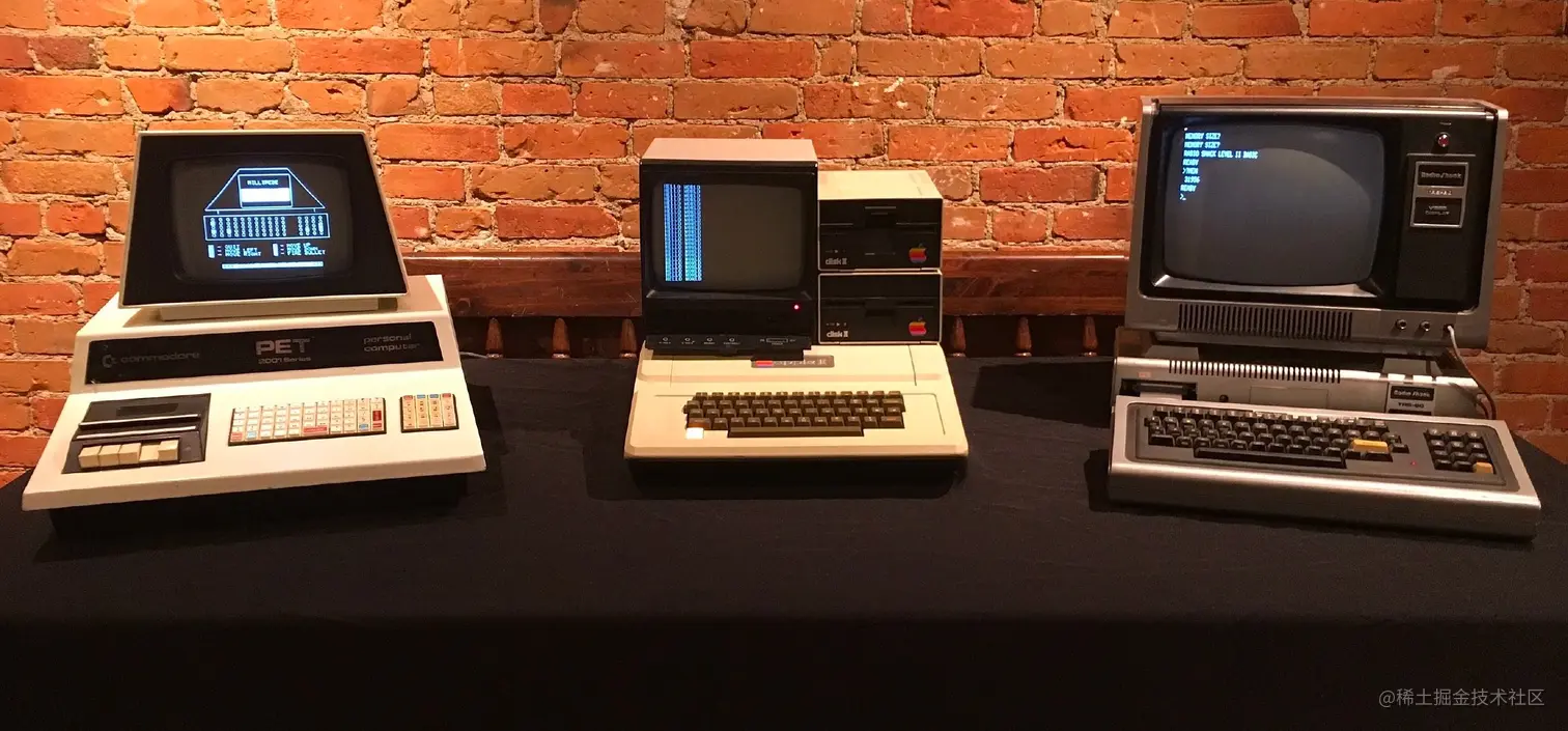 世界上第一台个人电脑是哪台？背景 个人计算机作为大众市场消费电子设备的历史始于 1970 年代的微型计算机革命。 早期的 - 掘金